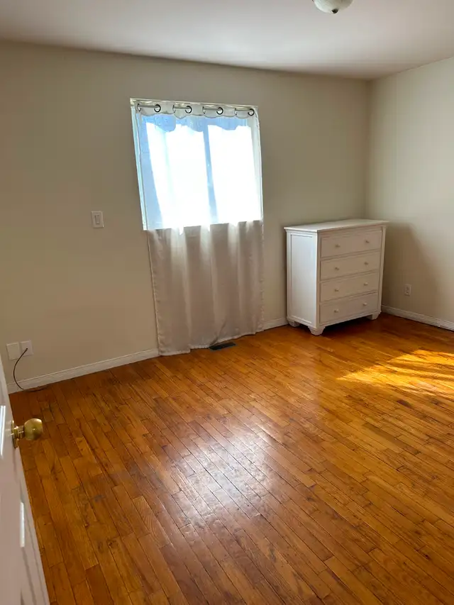 Large 3-bedroom apartment - non-smoking | Long Term Rentals | Windsor ...