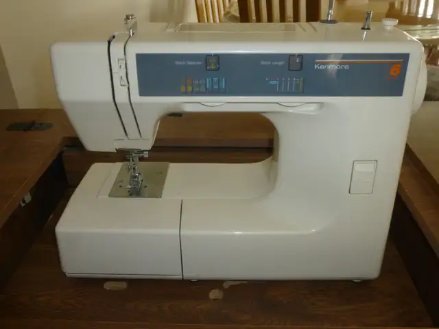 MACHINE A COUDRE AVEC MEUBLE | Other | Longueuil / South Shore | Free ...