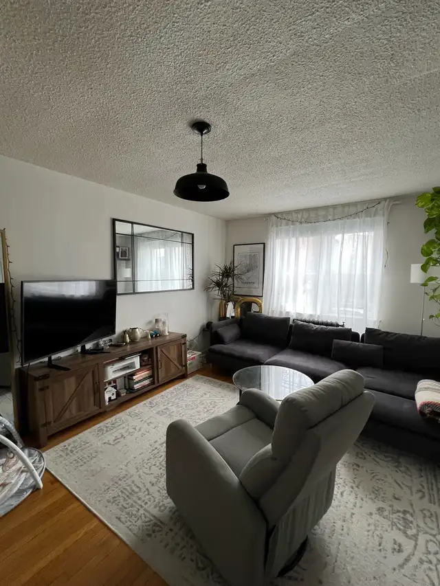 1 & 2 BR on Queen St Beaches - steps to boardwalk | Long Term Rentals ...