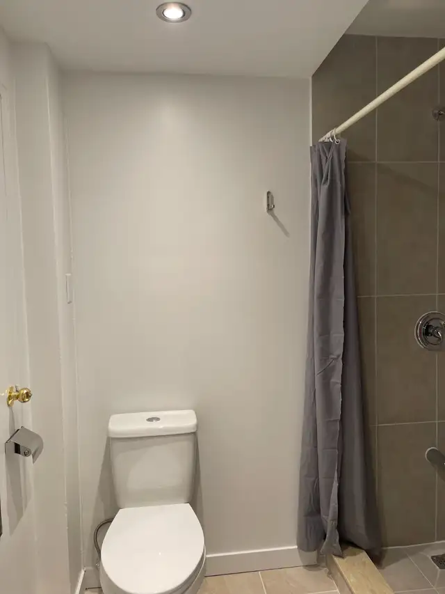 Furnished room @ Bathurst/Lawrence W - Parking utilities wifi | Room ...