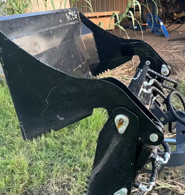 2025 Mini Skid Steer 4 in 1 use Hydraulic Bucket Giyi | Other | Muskoka ...