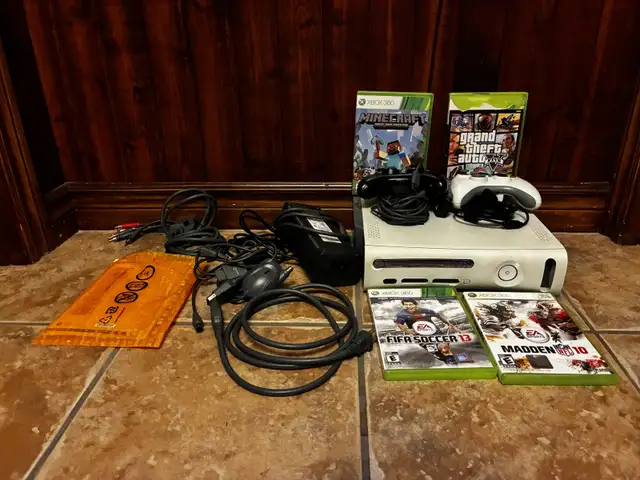 Xbox 360 + 2 manettes + Minecraft & GTA V – Fonctionne très bien | XBOX ...