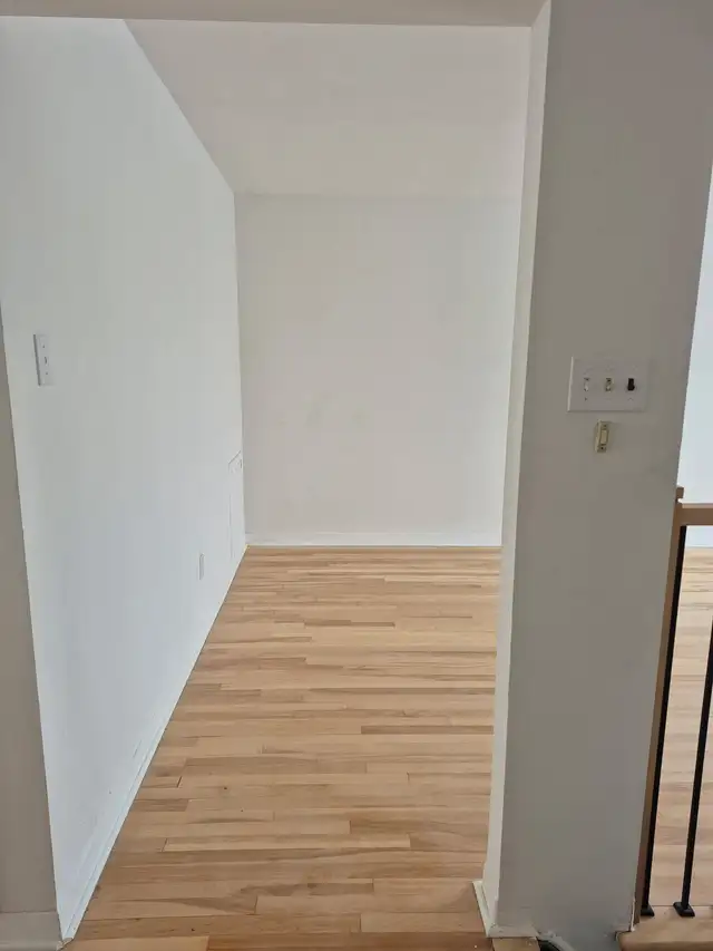 Grand 5 1/2 haut de triplex, Montréal | Long Term Rentals | City of ...