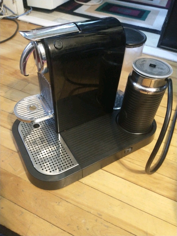 NESPRESSO D120 COFFEE MACHINE W MILK FROTHER | Machines à café | Ville ...