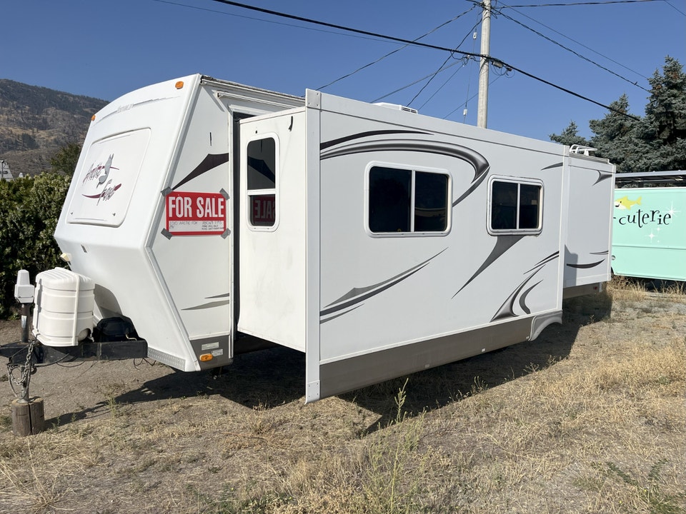 2010 Arctic Fox 29V "Silver Fox Edition" travel trailer | Travel ...