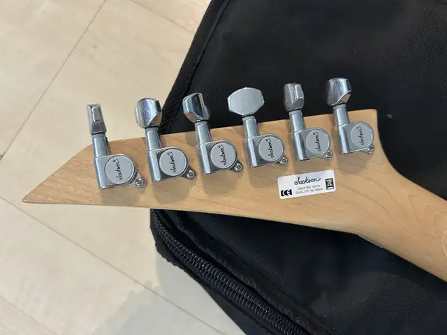 Jackson JS32 Kelly Floyd Rose Guitar & Case | Guitars | City of Toronto ...