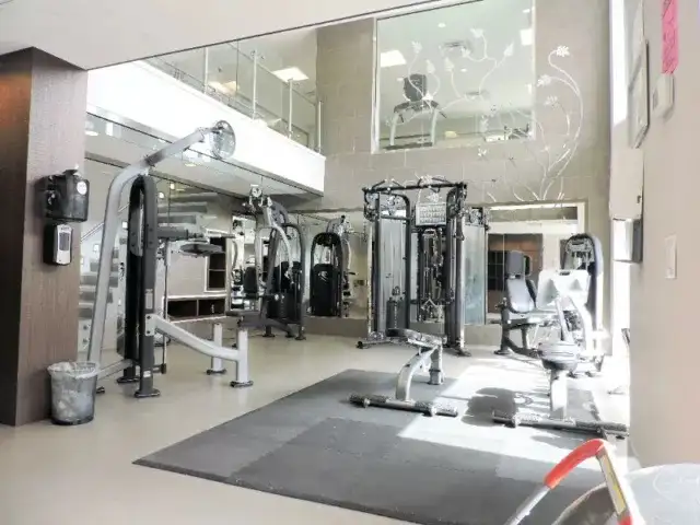 YONGE/STEELES LUXURY CONDO RENT - CORNER 1 BEDROOM + LARGE DEN! | Long ...