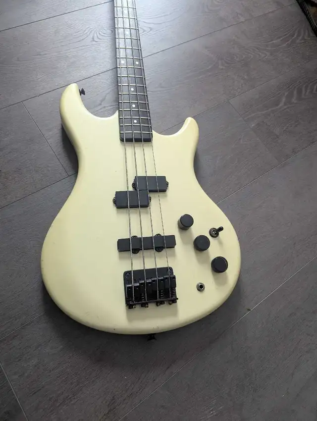 Vintage Vantage Japan Bass guitar | Guitars | Calgary | Free local ...