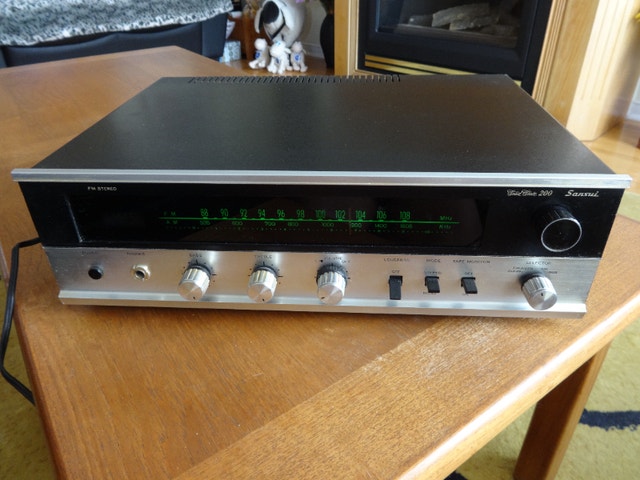 Sansui 200 Vintage Solid-State AM/FM Stereo Tuner Amplifier | Stereo ...