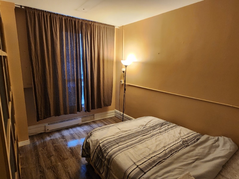 DOWNTOWN TORONTO (YONGE & BLOOR) 5 Min WALK ROOM RENT | Room Rentals ...