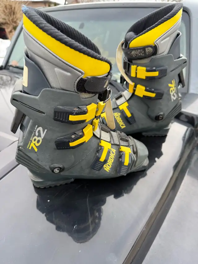 Cheap Nordica ski boots. Only $50 bucks! (size 8-10!) | Ski | Oakville ...