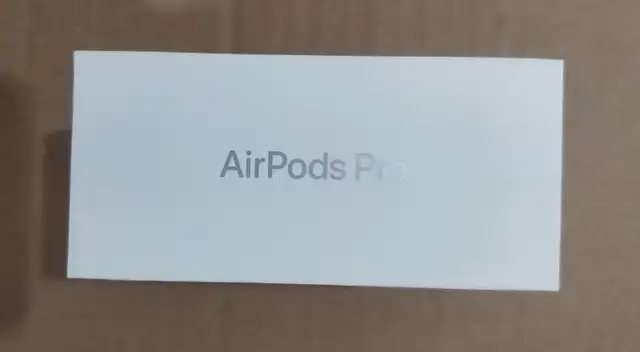 TOUT NEUF Apple AirPods Pro 3 modèle le plus récent | scellé | General ...