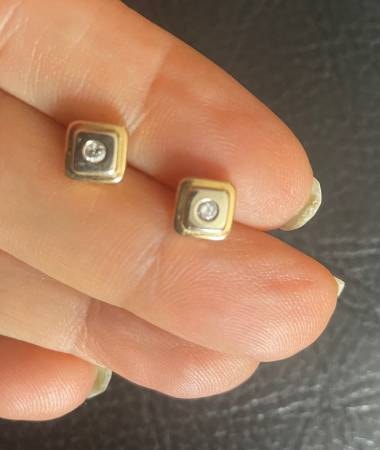 Collection of GOLD Studs Earring (see Pictures) Different price ...