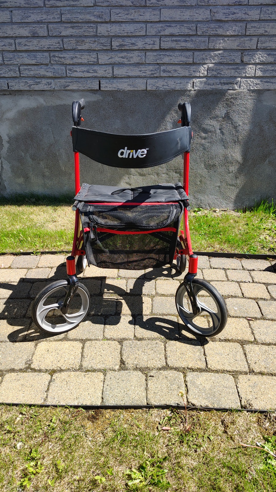 Marchette Nitro à vendre. 4 roues et pliable. | Health & Special Needs ...