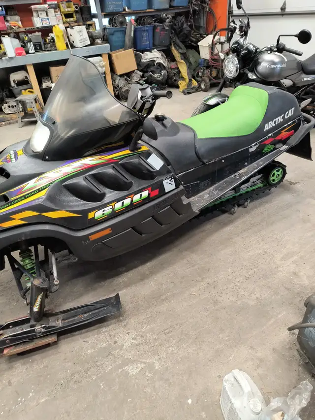 ZRT-600 RESTAURÉ MOTEUR ET SUSPENSION REFAIT À NEUF | Snowmobiles ...
