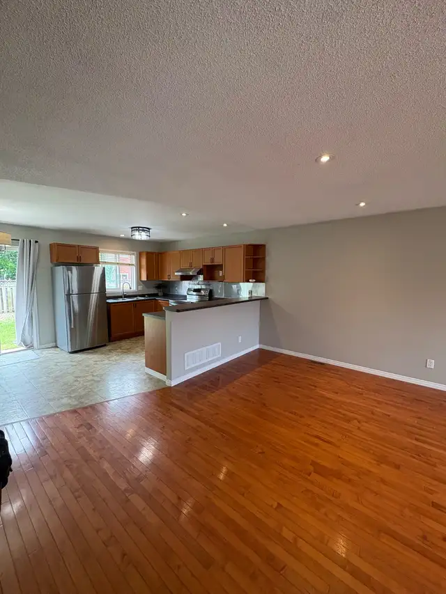 2 bed + 1 den upper unit rental in North End of Barrie | Long Term ...