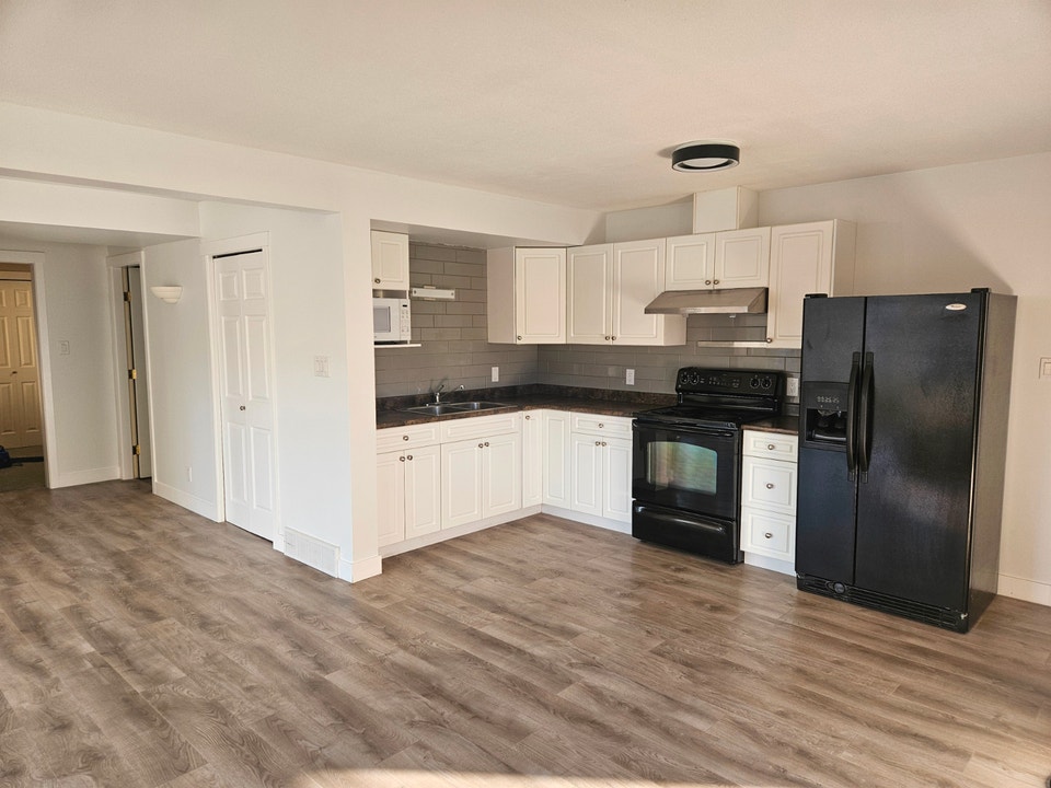 Large Daylight entry 2 Bedroom Basement suite | Long Term Rentals ...