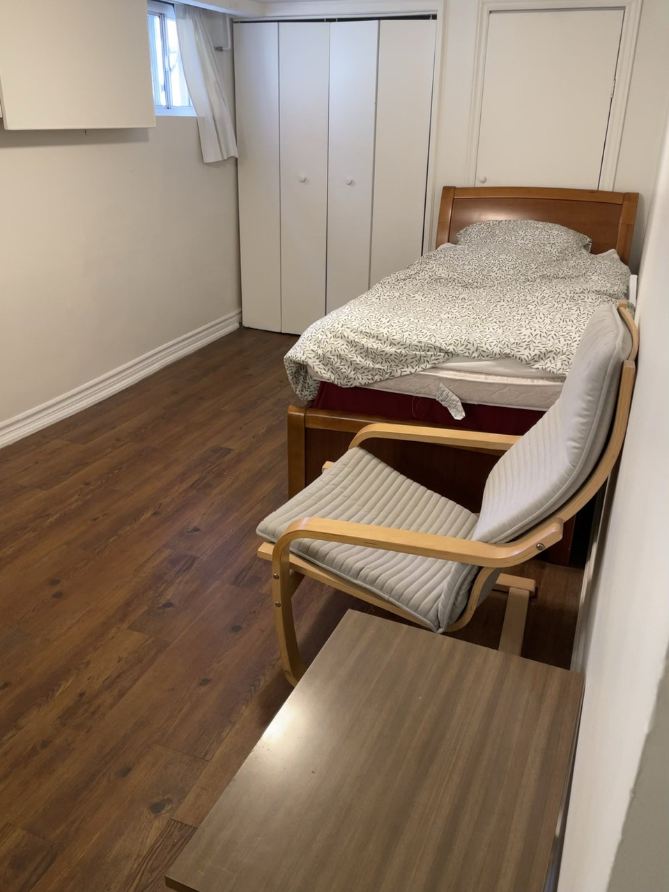 Jan.1-Female Flatmate Wanted Near Eglinton W. Subway Station | Room ...