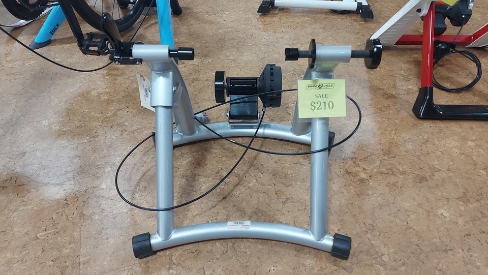 Giant Cyclotron Magnetic Indoor Bike Trainer | Exercise Equipment ...