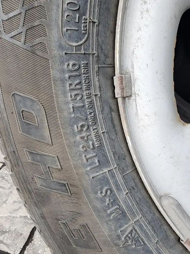 (4) Pneus d'hiver Motomaster Winter Edge HD sur jants 245-75-16 | Tires ...