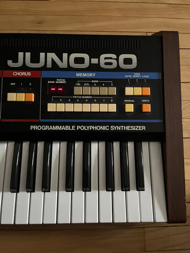 Roland Juno-60 JU-60 synthesizer poyphonique | Pianos & Keyboards ...