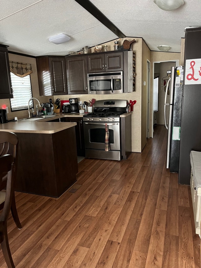 Fisherman’s Cove Cottager Escape 39X12 w/ large Sun/Screen Room | Park ...