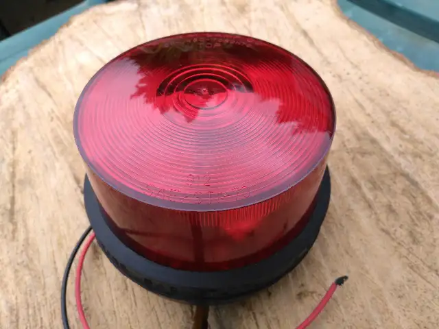 Vintage DO-RAY 912 SAE-STI-70 4-7/16" x 2" Red Round Rear Light | Arts ...