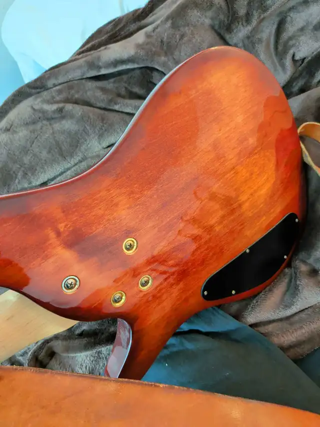 lado 4 strings bass guitar | Guitars | City of Montréal | Free local ...