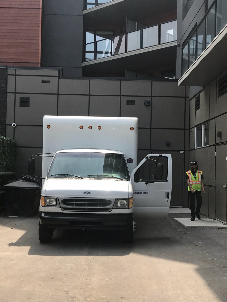 Two Movers In A Moving Truck - Saskatoon - [LOWEST PRICES] | Moving ...