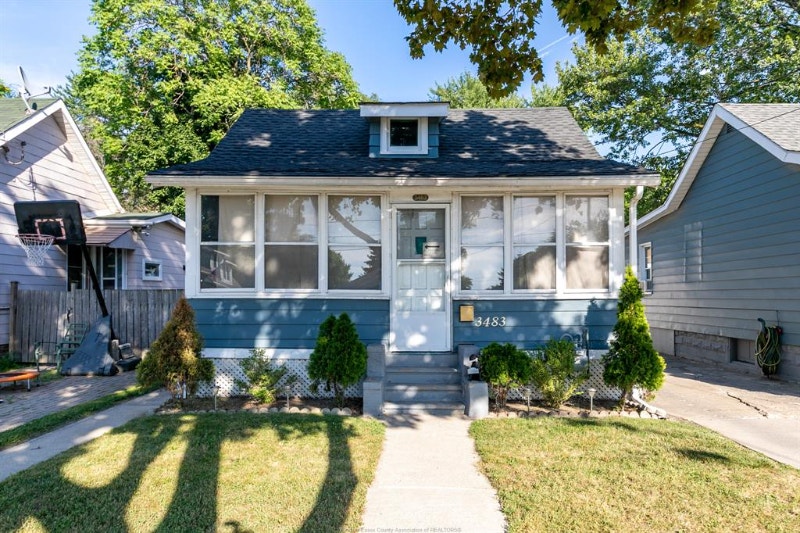 This Cozy 2 Bed 1 Bath Cottage style Ranch awaits you! | Long Term ...