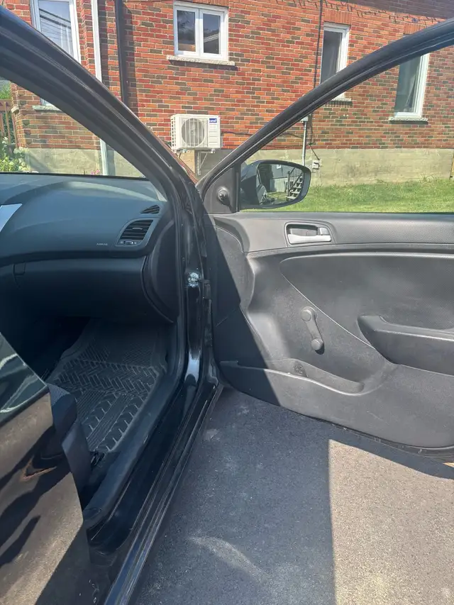 Hyundai accent 2012 220 000km avec 2 sets de rims et pneus | Cars ...