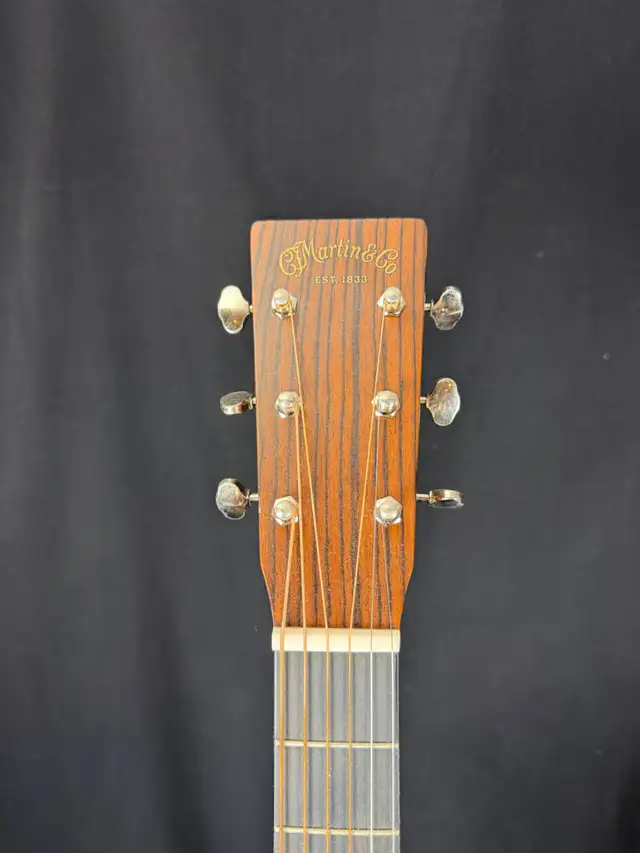 Martin 00-18 w original Hard Shell Case, (As Brand New) | Guitars ...