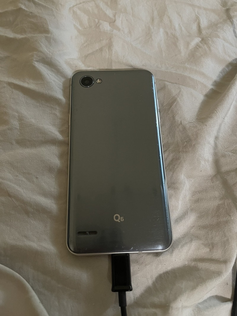 Q6 phone Fido 120 Samsung galaxy s21 400 galaxy A5take all 400 ...