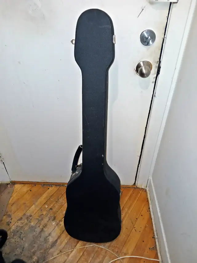 Hofner Violin Bass hard case | Guitars | City of Montréal | Free local ...