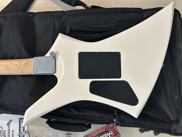 Jackson JS32 Kelly Floyd Rose Guitar & Case | Guitars | City of Toronto ...