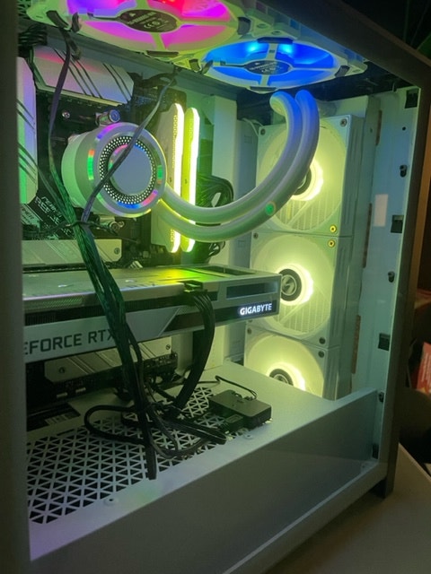 Gaming PC all white, RTX 3060 ryzen 7 5800x, 750 watts goldrated ...