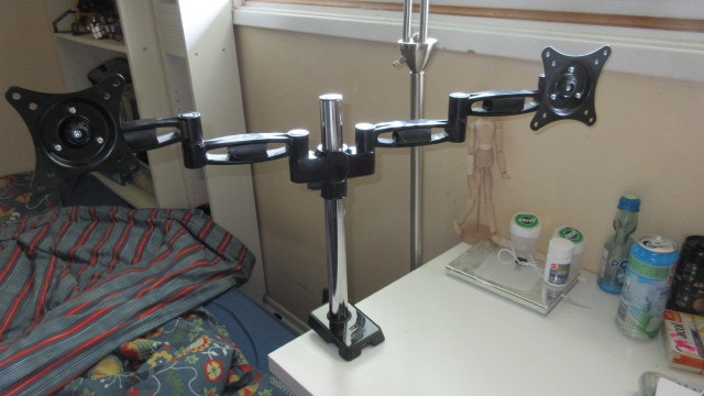 Dual arm monitor stand with USB hub | Monitors | Ottawa | Free local ...