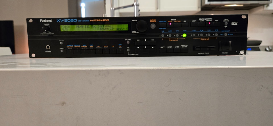 Roland XV-3080 128-Voice Rackmount Synthesizer Module | Pianos ...