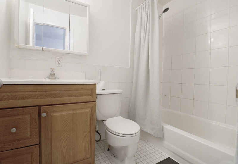 Need two students to share a two bedroom apt at mid west toronto ...