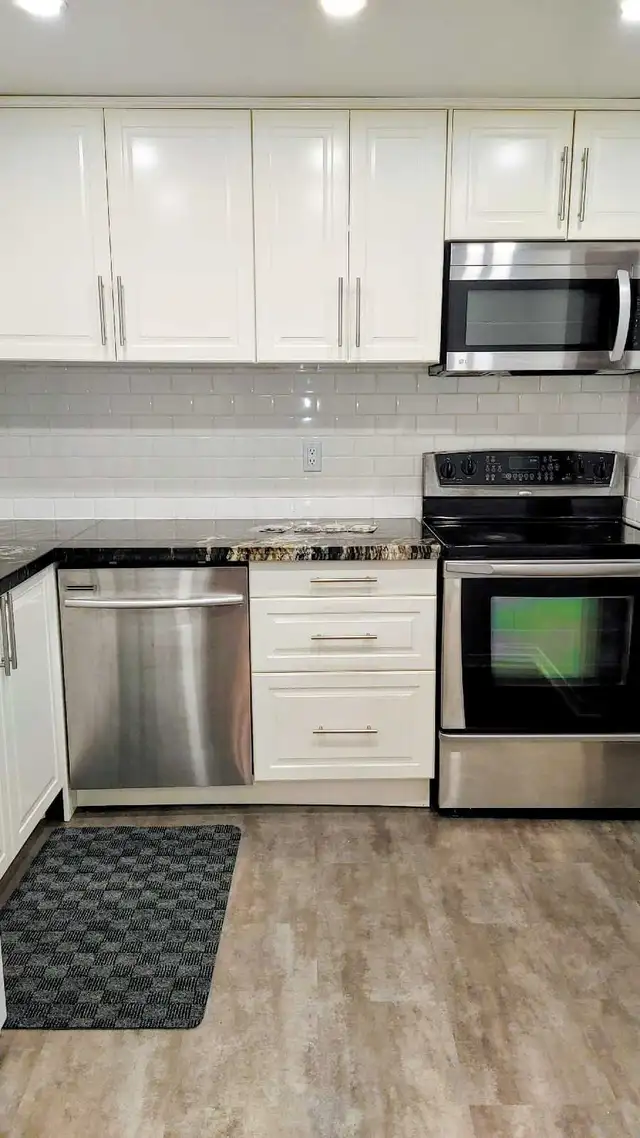 FOR RENT : 2 Bed.+Den Condo at Cooksville Go | Long Term Rentals ...