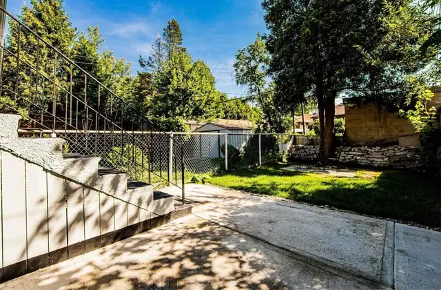 Large Private Room w/Ensuite - Free Internet | Room Rentals & Roommates ...