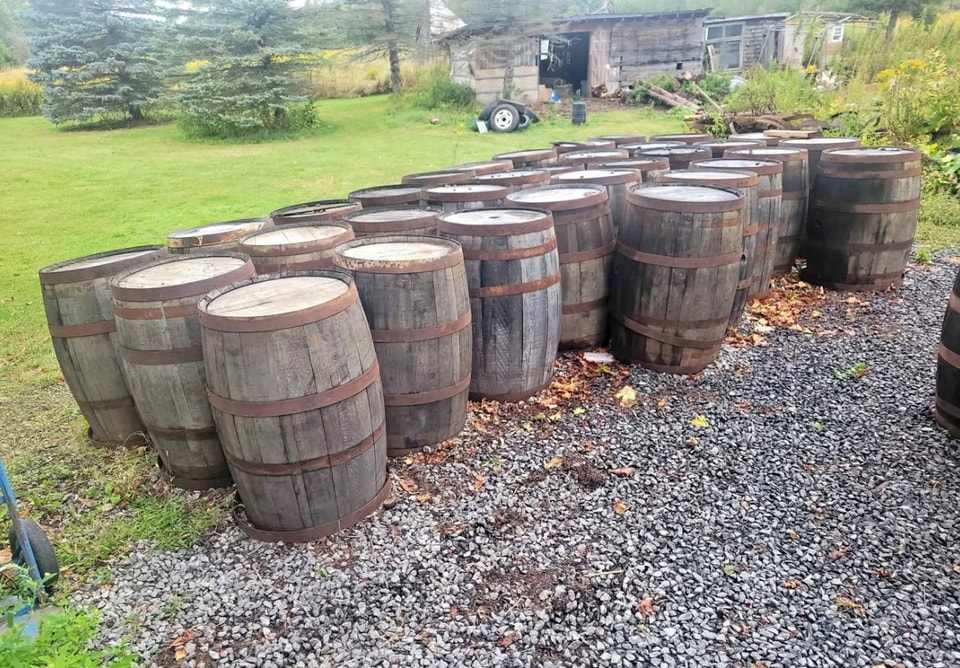 6 BARILS EN CHÊNE - PROPRES - oak BARILS | Outdoor Décor | City of ...