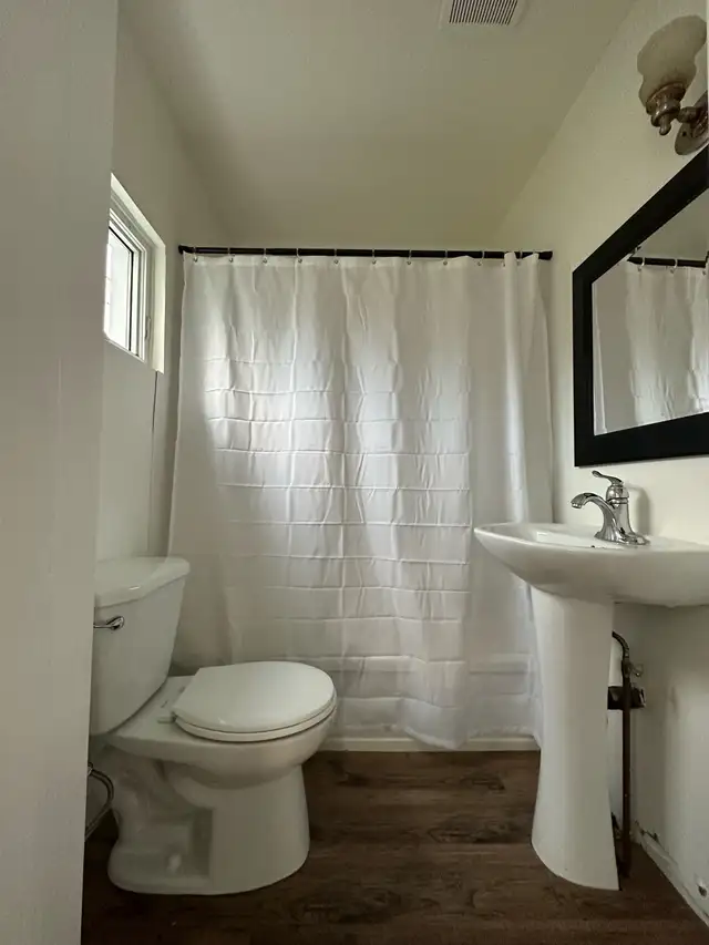 Bright & Character-Filled 2 Bed / 2 Bath Main Floor – All Utili | Long ...