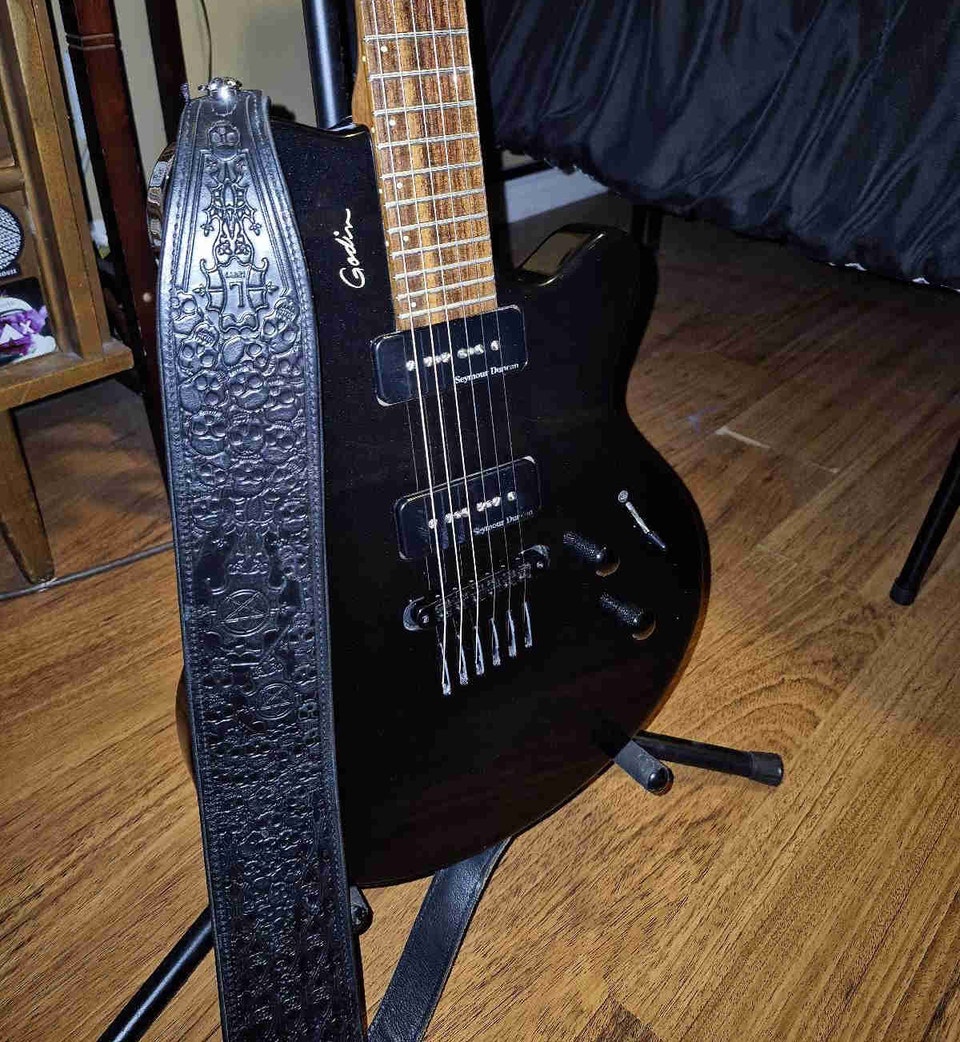 Godin LG Electric guitar | Guitars | Brantford | Free local classifieds ...
