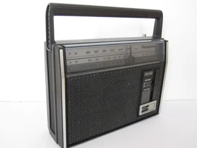 Vintage 1970s PANASONIC RF-537 Portable Transistor RADIO (AM/FM ...