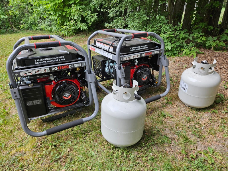 BENCHMARK Dual Fuel Generator 11,500W (Propane + tank included ...