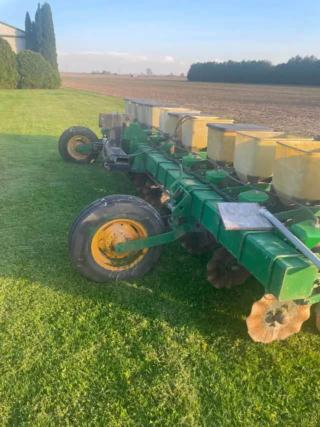 600 gal fiberglass 400 & 150 gal Poly, plus more equip | Farming ...