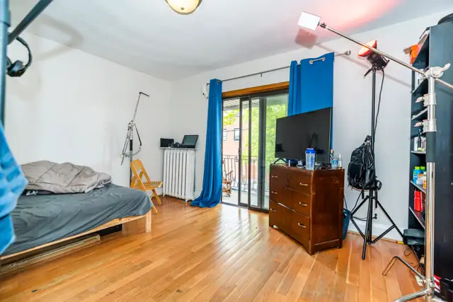 Large 4BR Upper Unit W/ MASSIVE Deck and Living Room! | Long Term ...