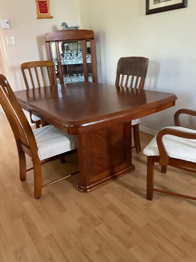 Set de cuisine et buffet à vendre $350. | Dining Tables & Sets ...