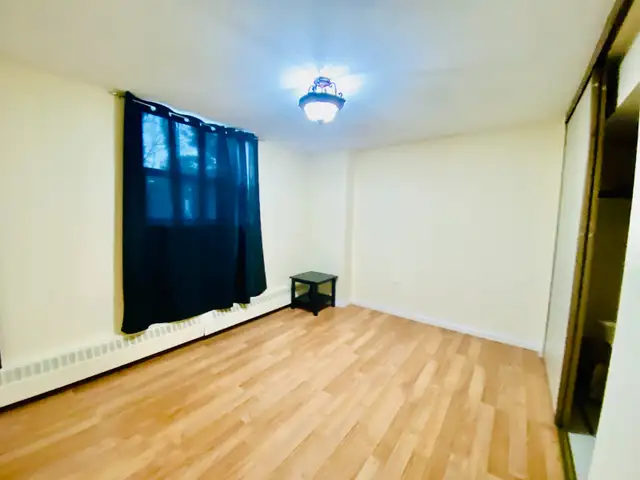 TORONTO 4 RENT GROUND-LEVEL LARGE CORNER SUITE | 401 & KIPLING! | Long ...